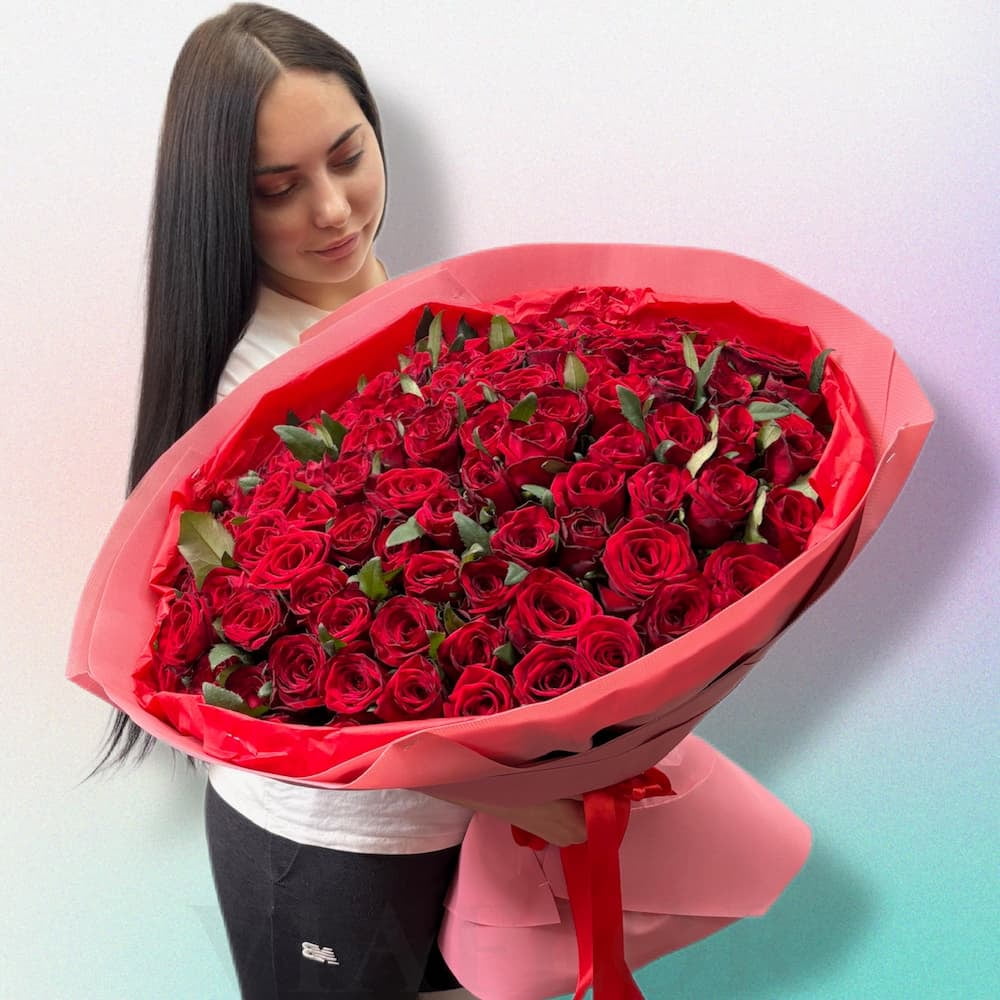 Купить букет 101 роза сорта Ред Наоми | VIAFLOR
