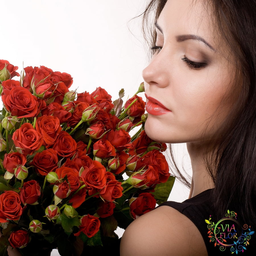 Роза Мирабель - купить с доставкой | VIAFLOR