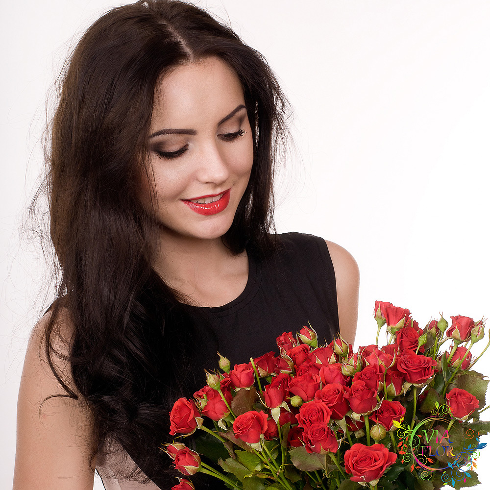 Роза Мирабель - купить с доставкой | VIAFLOR