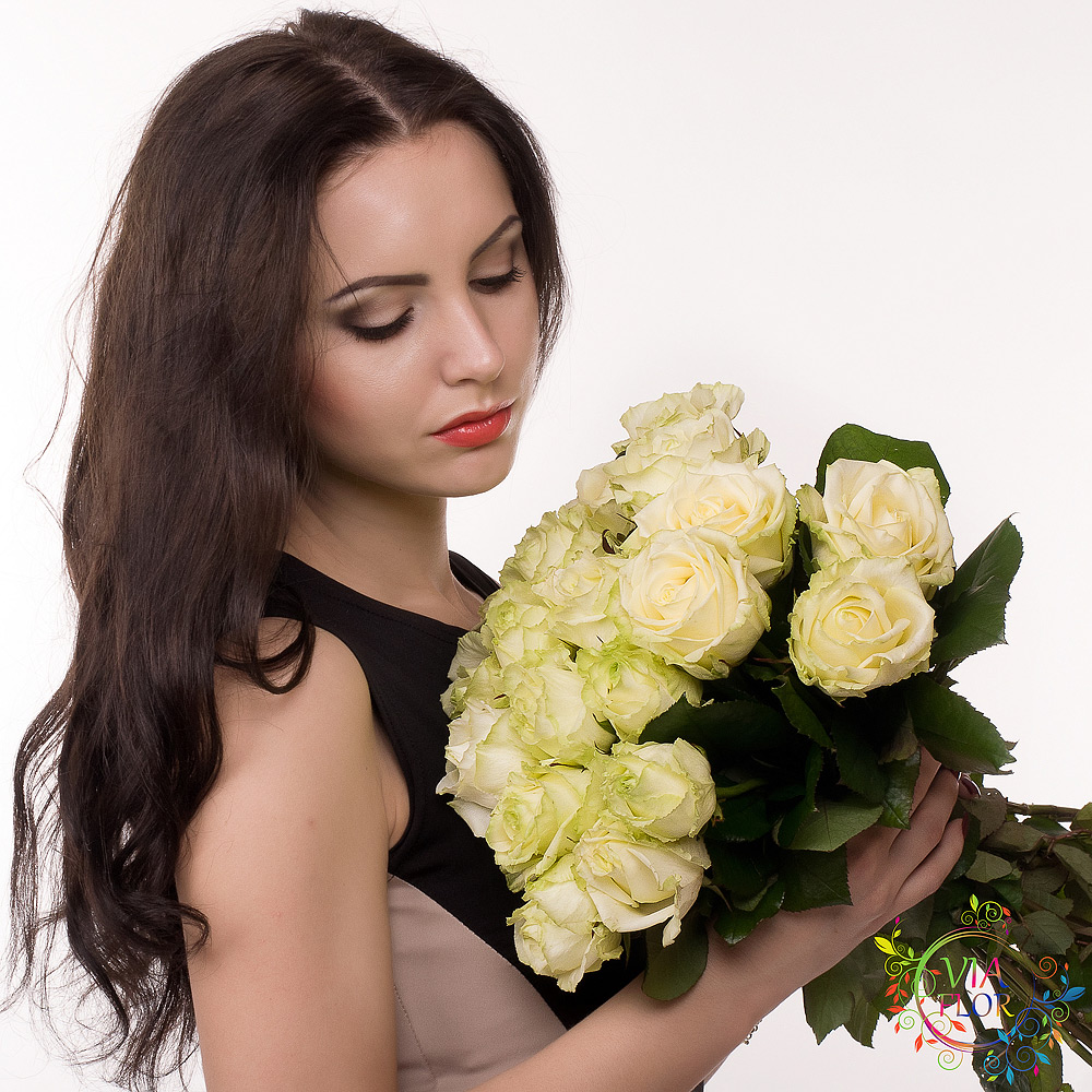 Роза Вайт Наоми - купить с доставкой | VIAFLOR